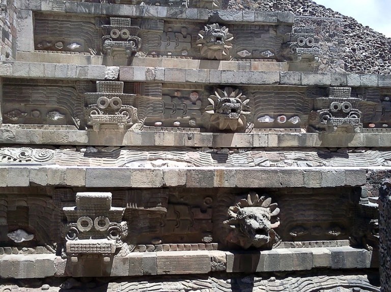 The Feathered Serpent: A Mesoamerican Dragon – AuroSwords